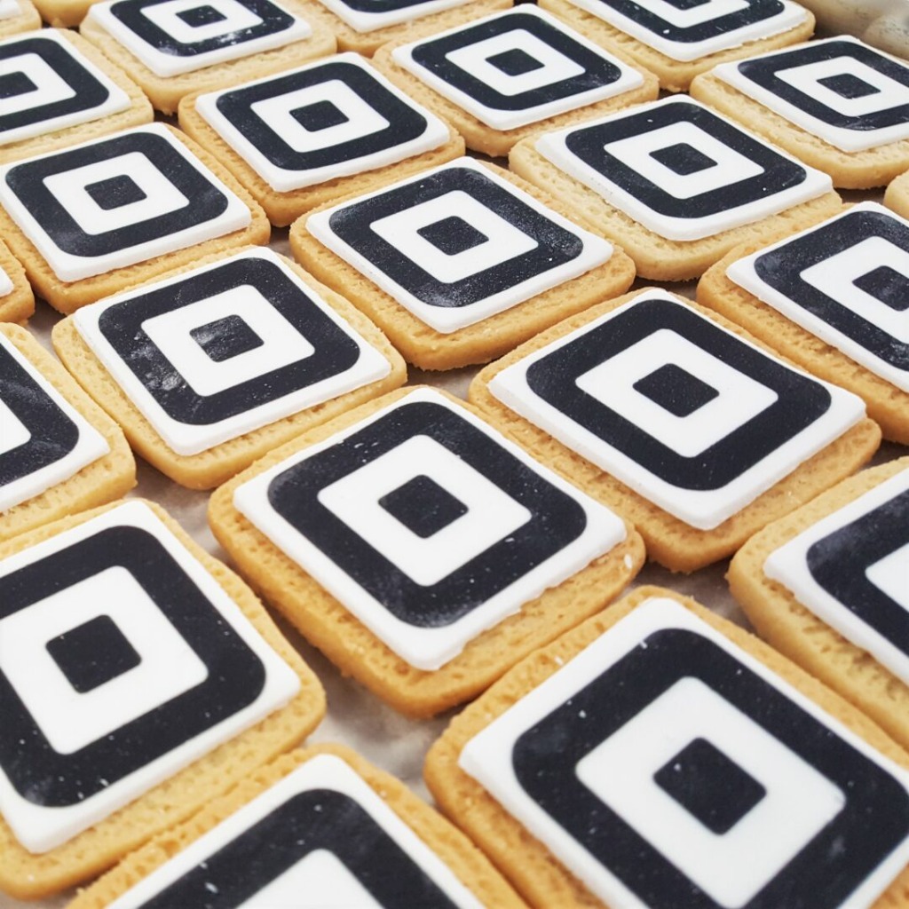 Personalised Square Shortbread Biscuits from the UK's friendliest supplier